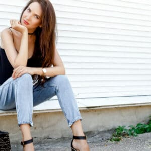 How to Dress If You Have Short Torso (9 Must Know Tips)