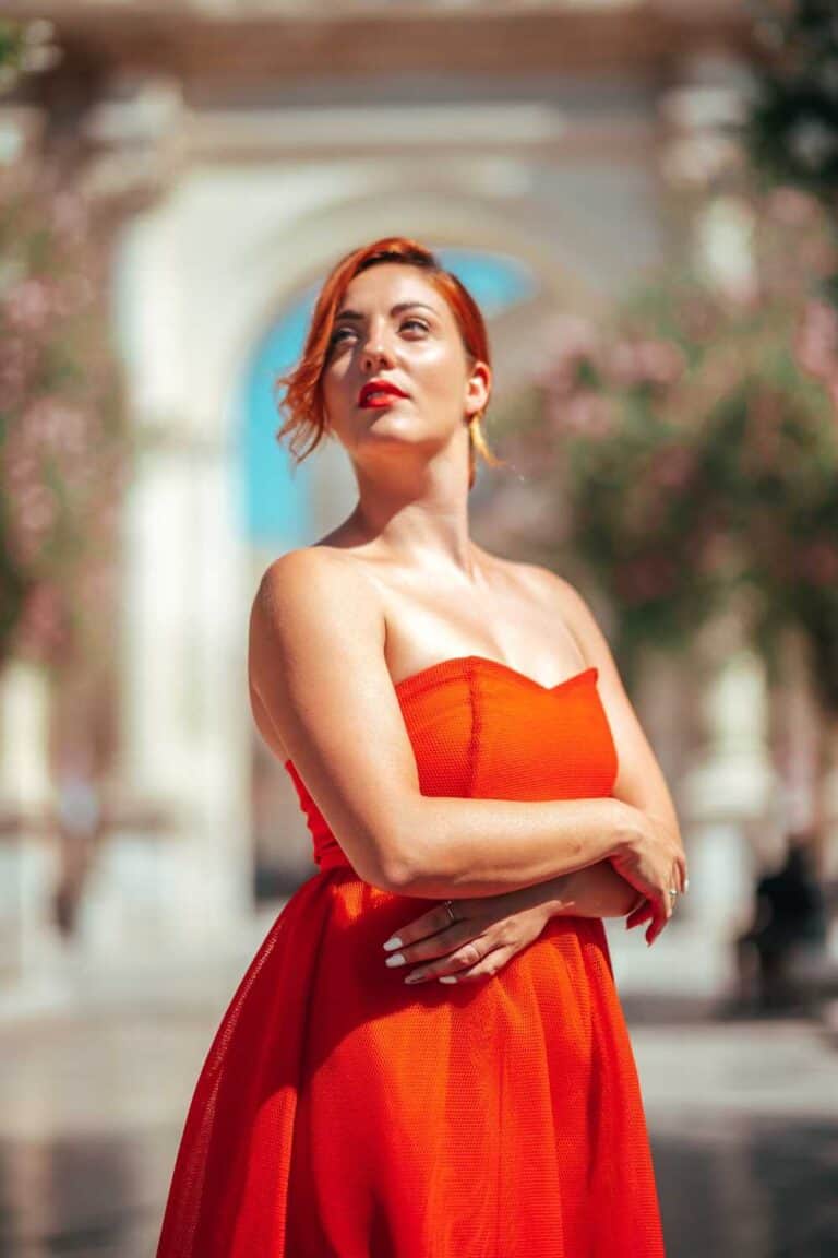 7 Best Necklines if you have a Large Bust