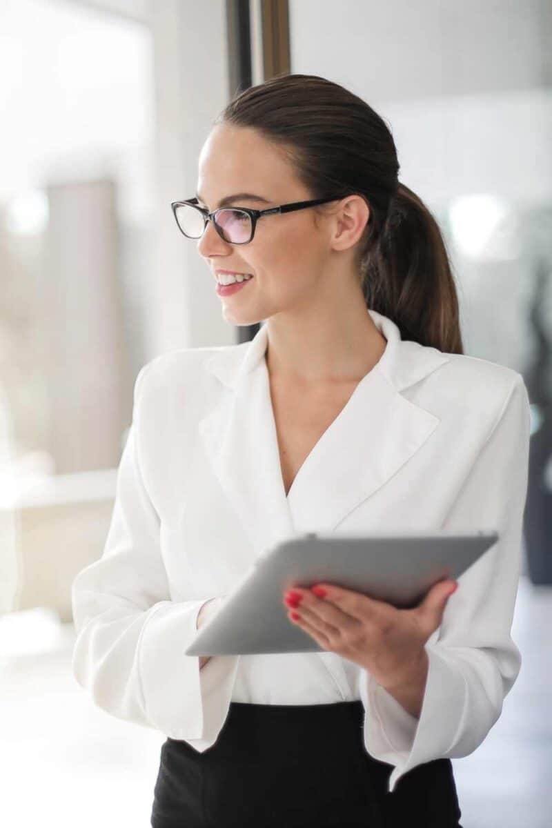 12 Best Tops for Pear Shaped Women