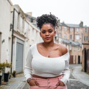 How to choose tops if you have a big bust