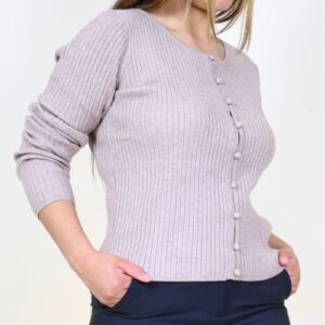 The Comprehensive Tops Guide for the Hourglass Body Shape